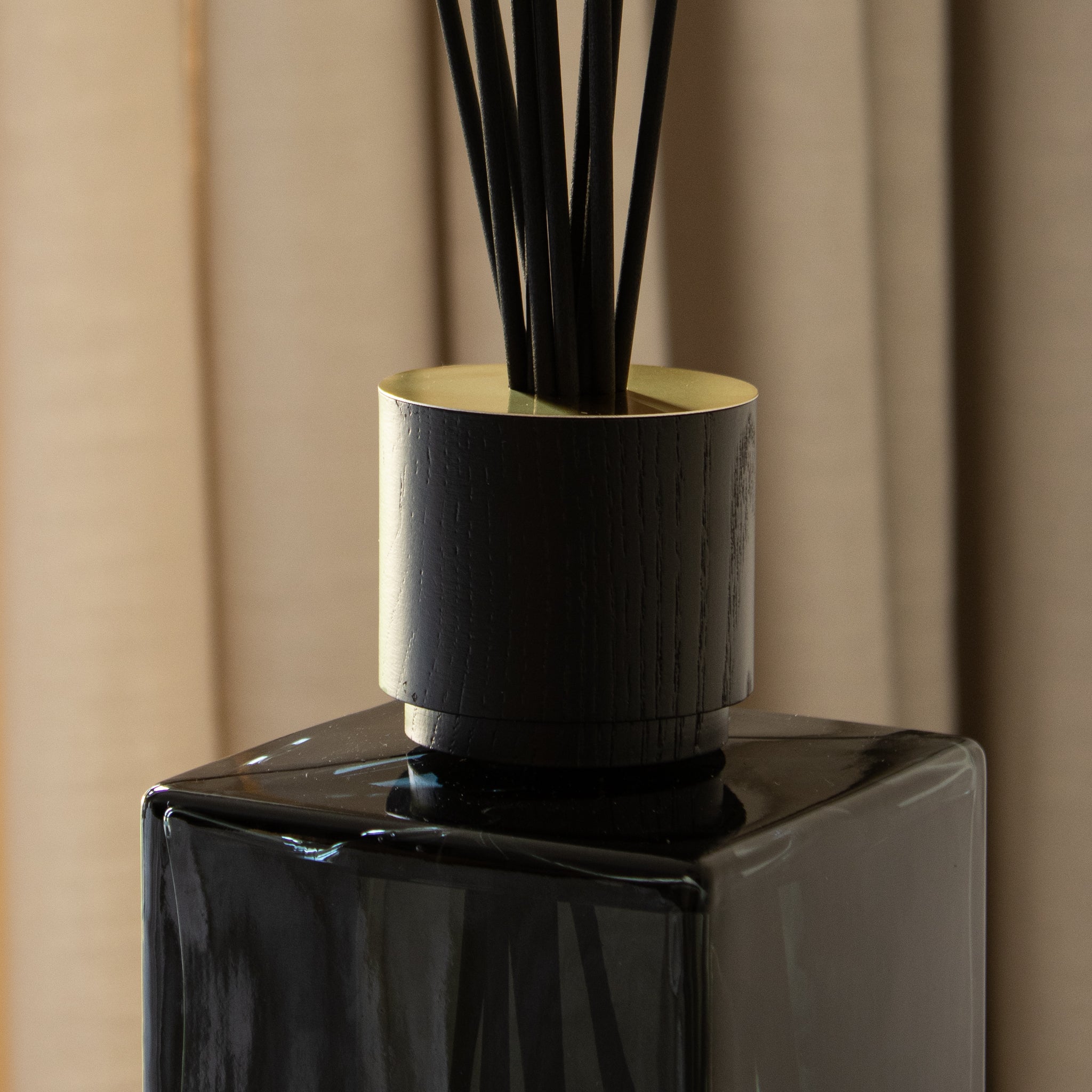 Extra Large Onyx Alang Alang Reed Diffuser - Marquis & Dawe